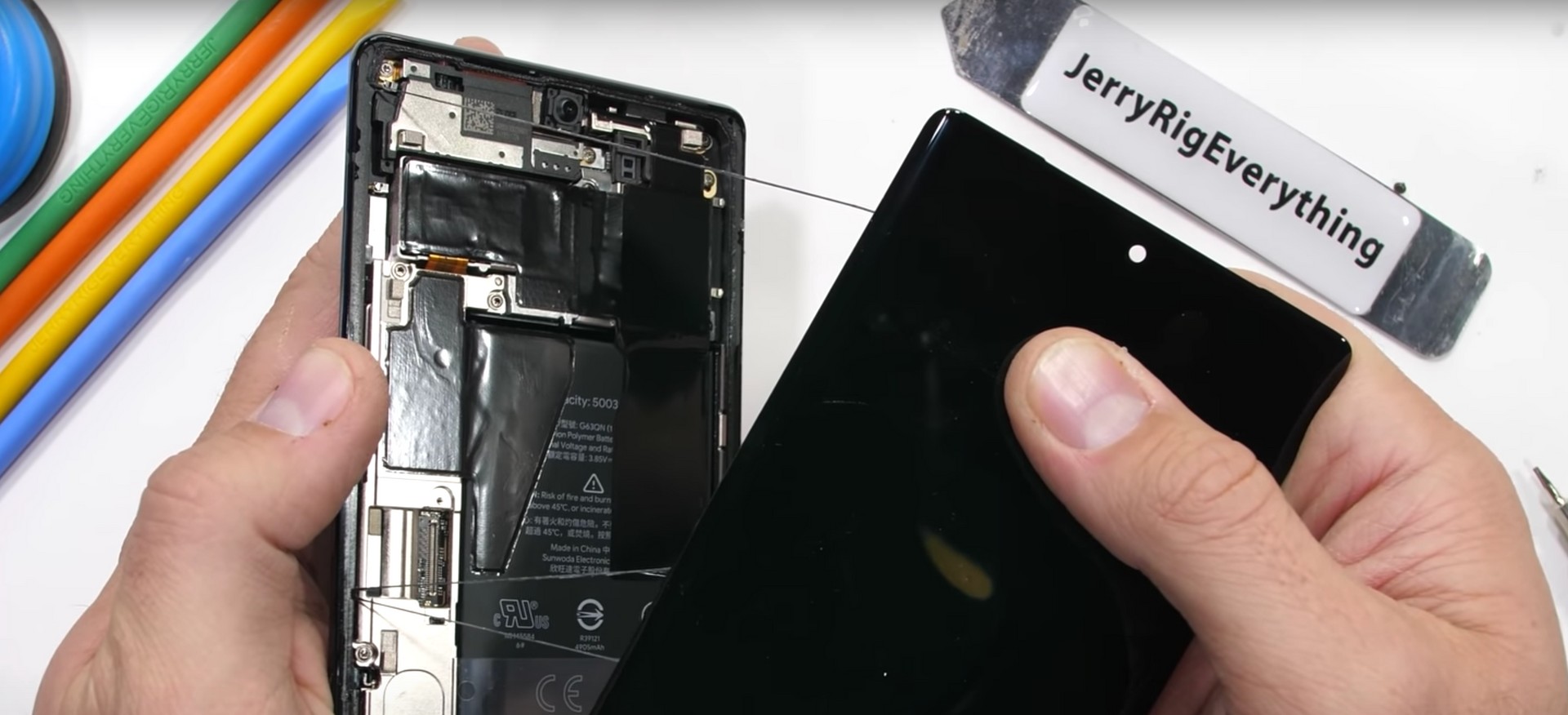 Pixel 6 Pro, la riparazione non è un problema: il teardown di JerryRig