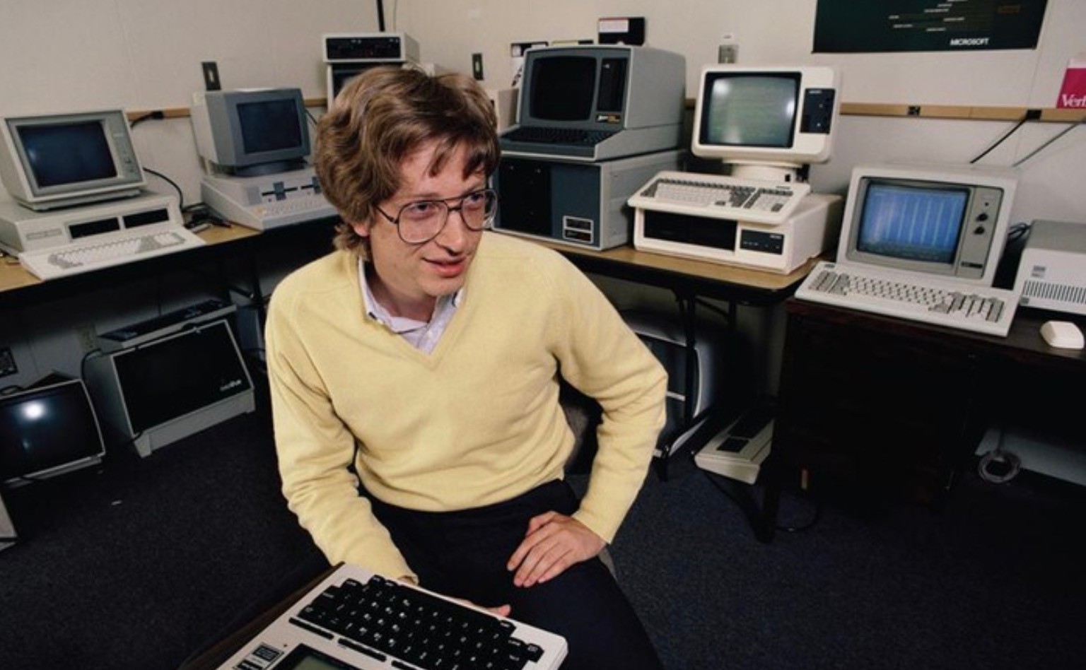 Bill Gates pubblica il suo CV su LinkedIn, ma è di 48 anni fa