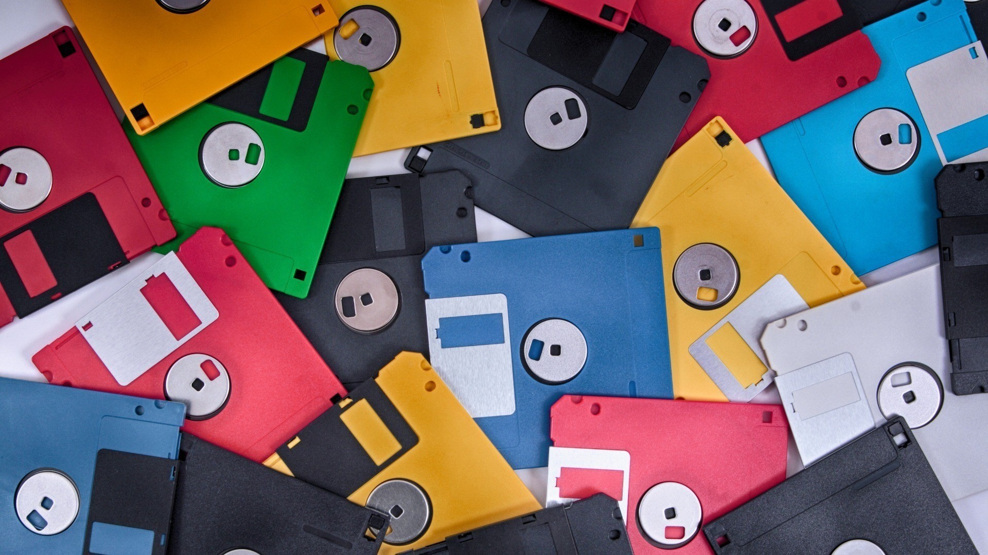 Floppy disk, vecchio a chi? Industria aeronautica cliente affezionato
