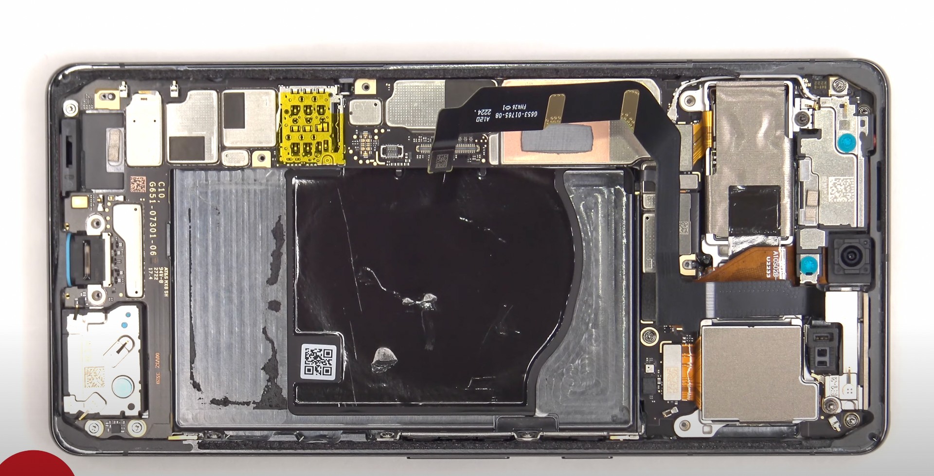 Google Pixel 7 Pro si mostra senza veli nel suo primo teardown