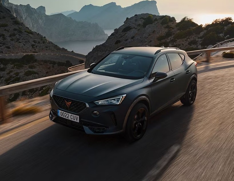 Cupra Formentor, le foto spia del restyling al Nurburgring