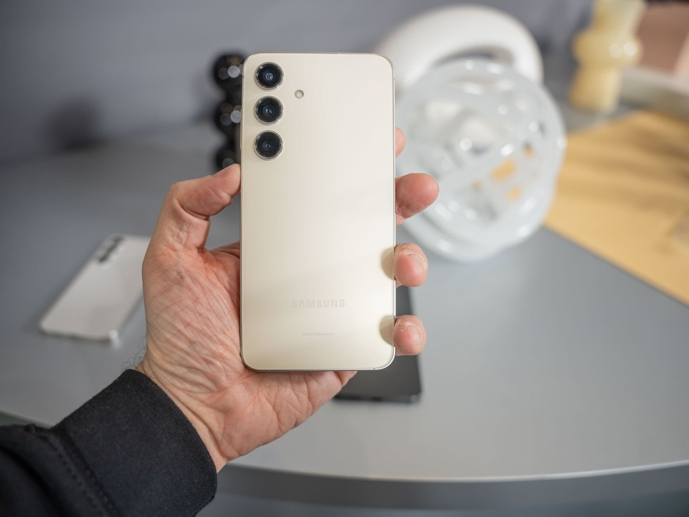 Galaxy S24 alla prova del teardown: ecco com'è fatto all'interno in video