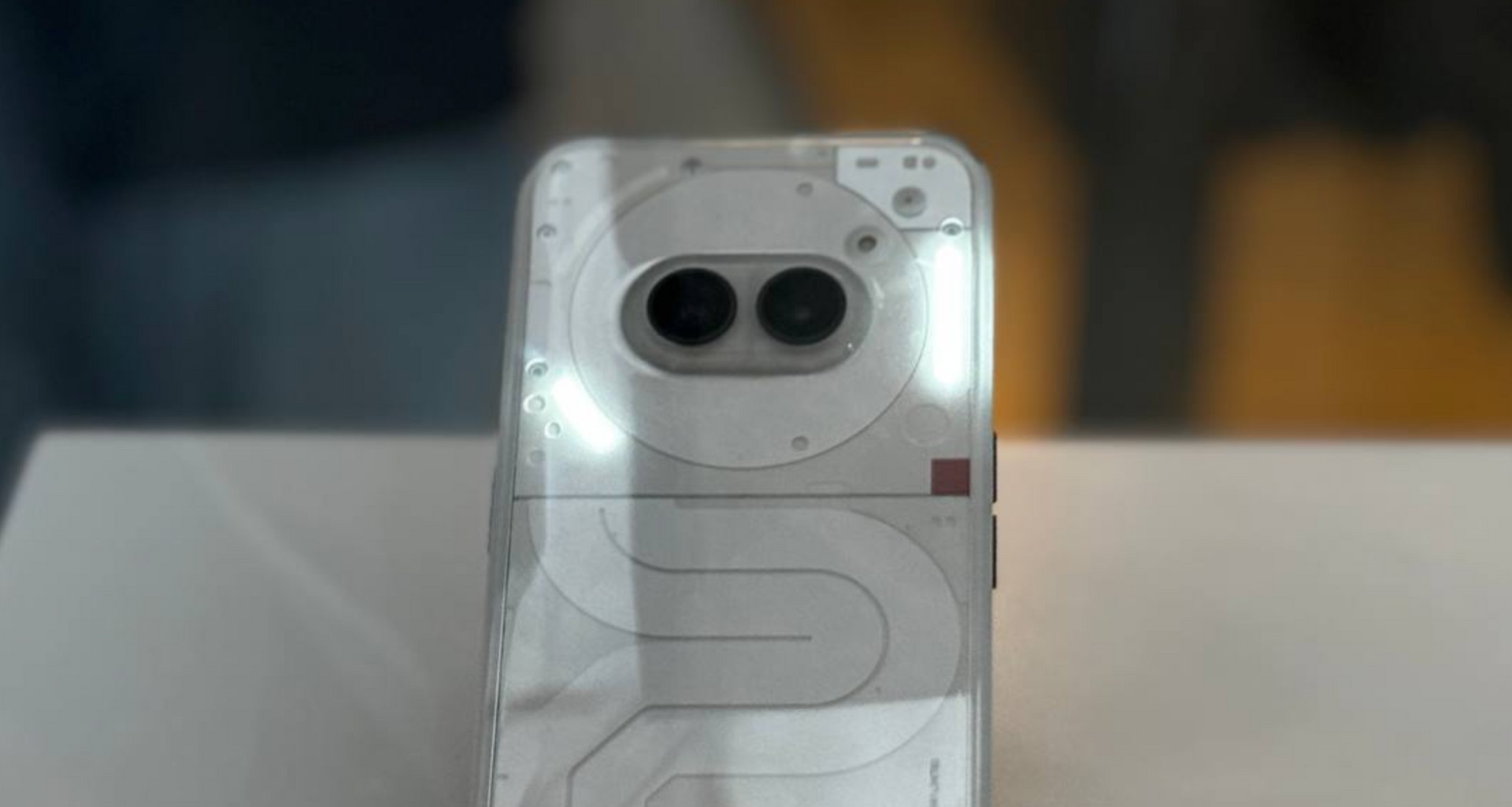 Nothing Phone (2a): dettagli, unboxing ufficiali e nostre immagini dal vivo