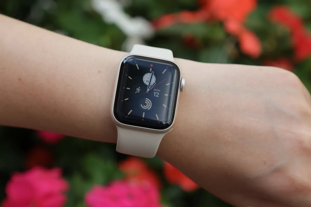 Apple Watch SE a prezzo TOP su Amazon: versione GPS da 40mm a 239 euro!