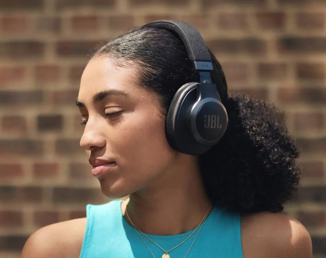Cuffie JBL con 65 ore di autonomia: oggi in offerta su Amazon