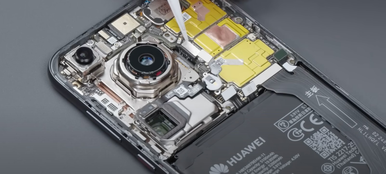 Huawei Pura 70 Ultra visto da dentro: la fotocamera retrattile nel ...