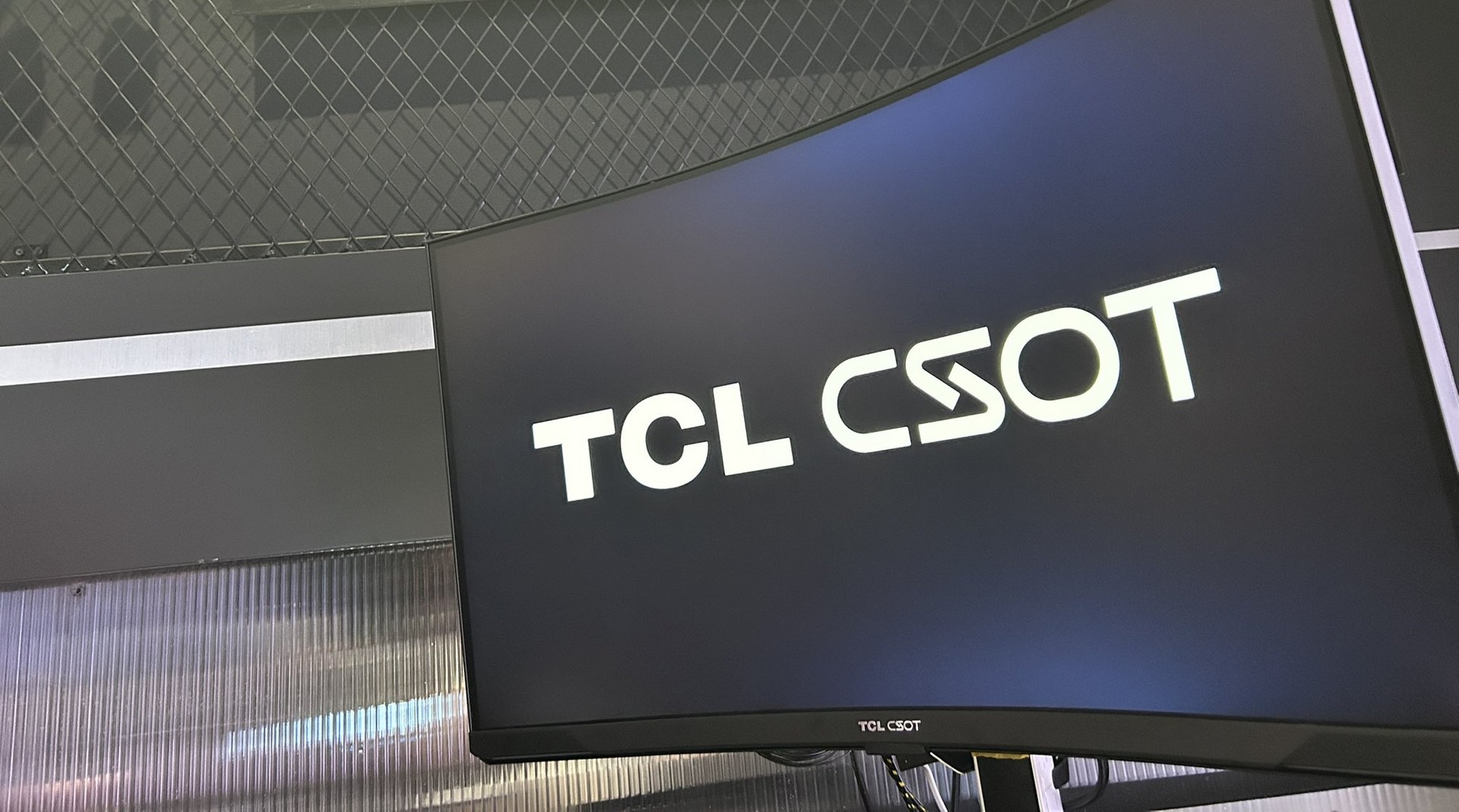 TCL svela un monitor 4K a 1000Hz: il sogno di tutti i gamer!