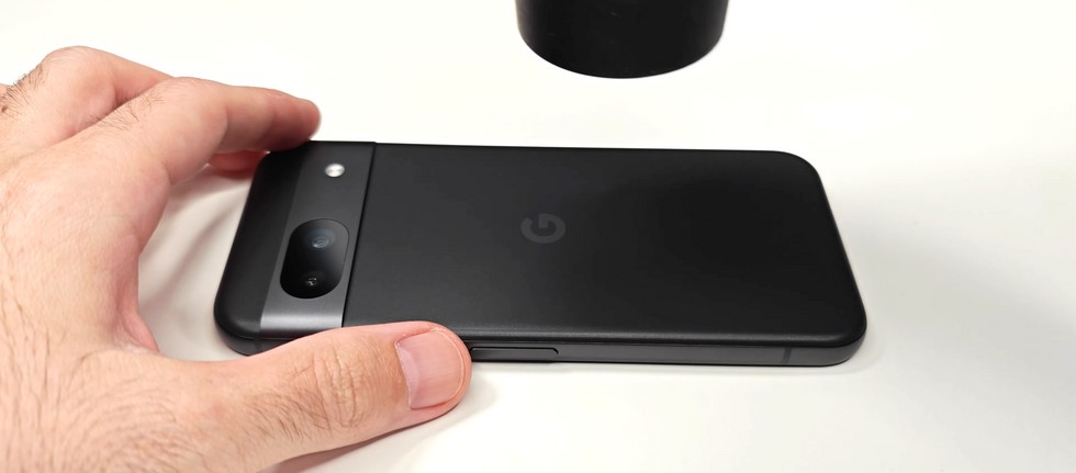 Google Pixel 8a alla prova del teardown: bene, ma sulla batteria si ...