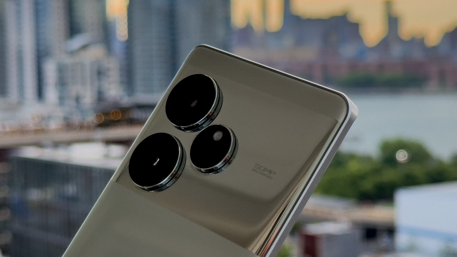 Recensione Realme GT6: medio gamma completo che va (quasi) come un TOP
