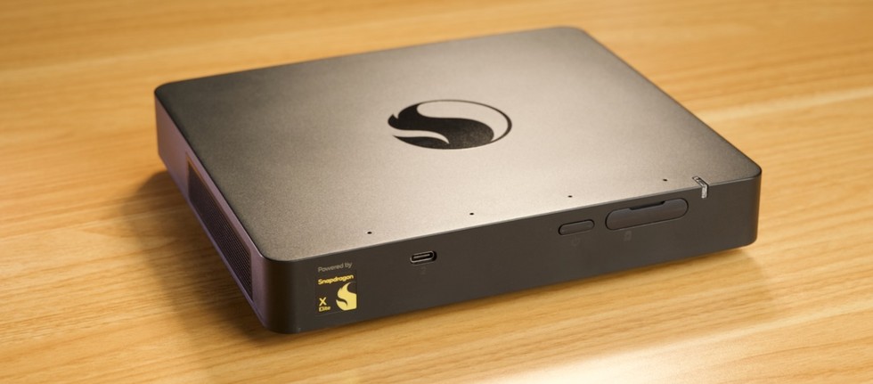 Snapdragon X Elite Dev Kit, consegnate le prime unità e c'è già un teardown