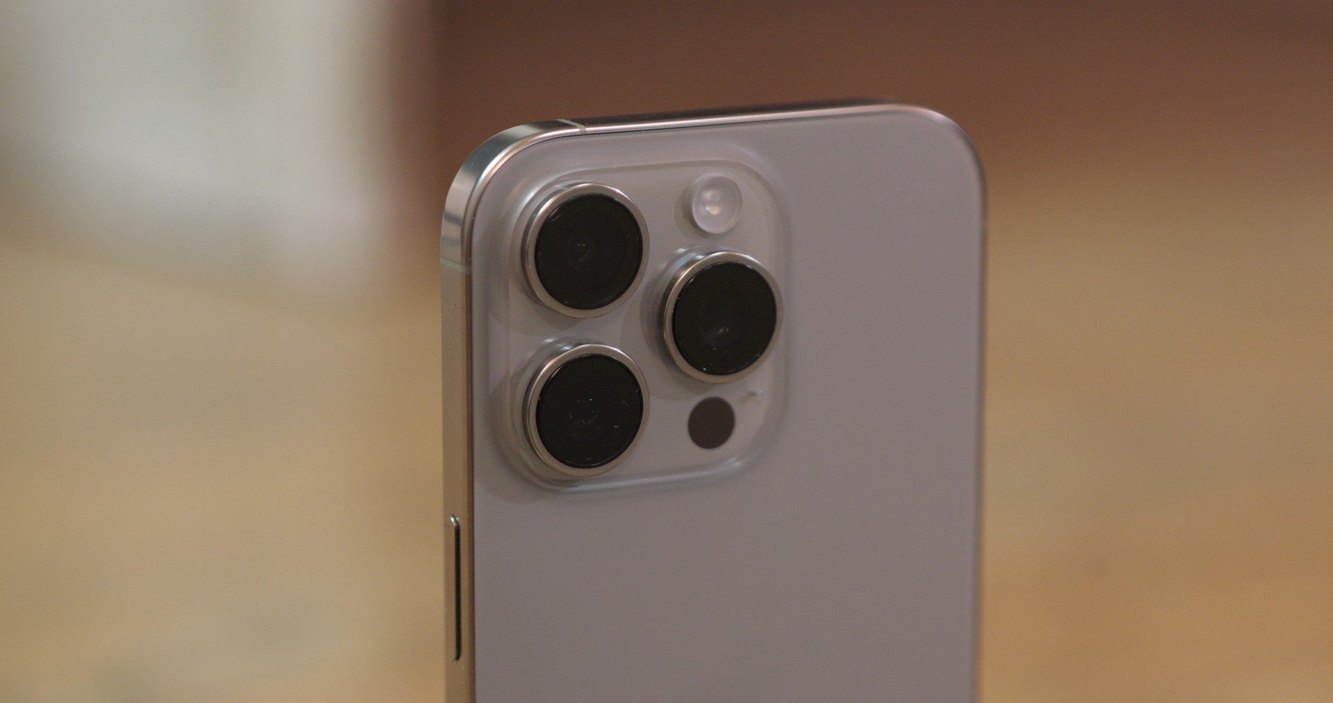 iPhone come S25 Ultra: Apple testa una fotocamera da 200 MegaPixel