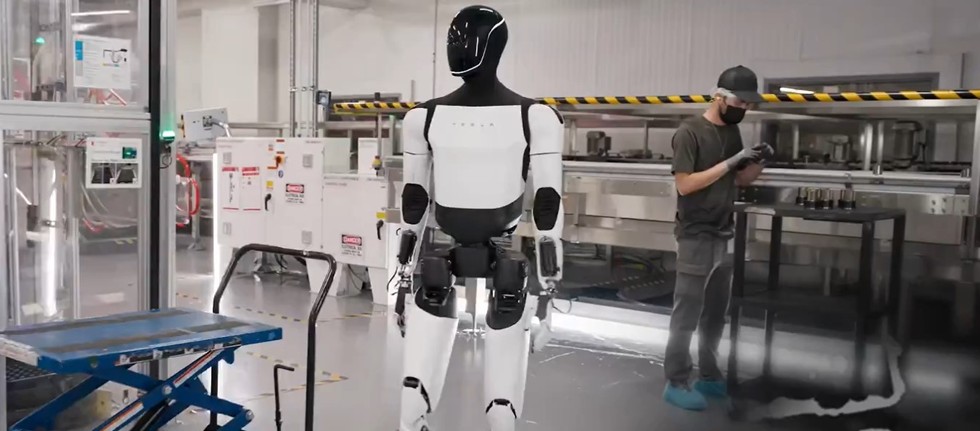 Optimus balla su X: Musk mostra i nuovi passi del robot Tesla | Video