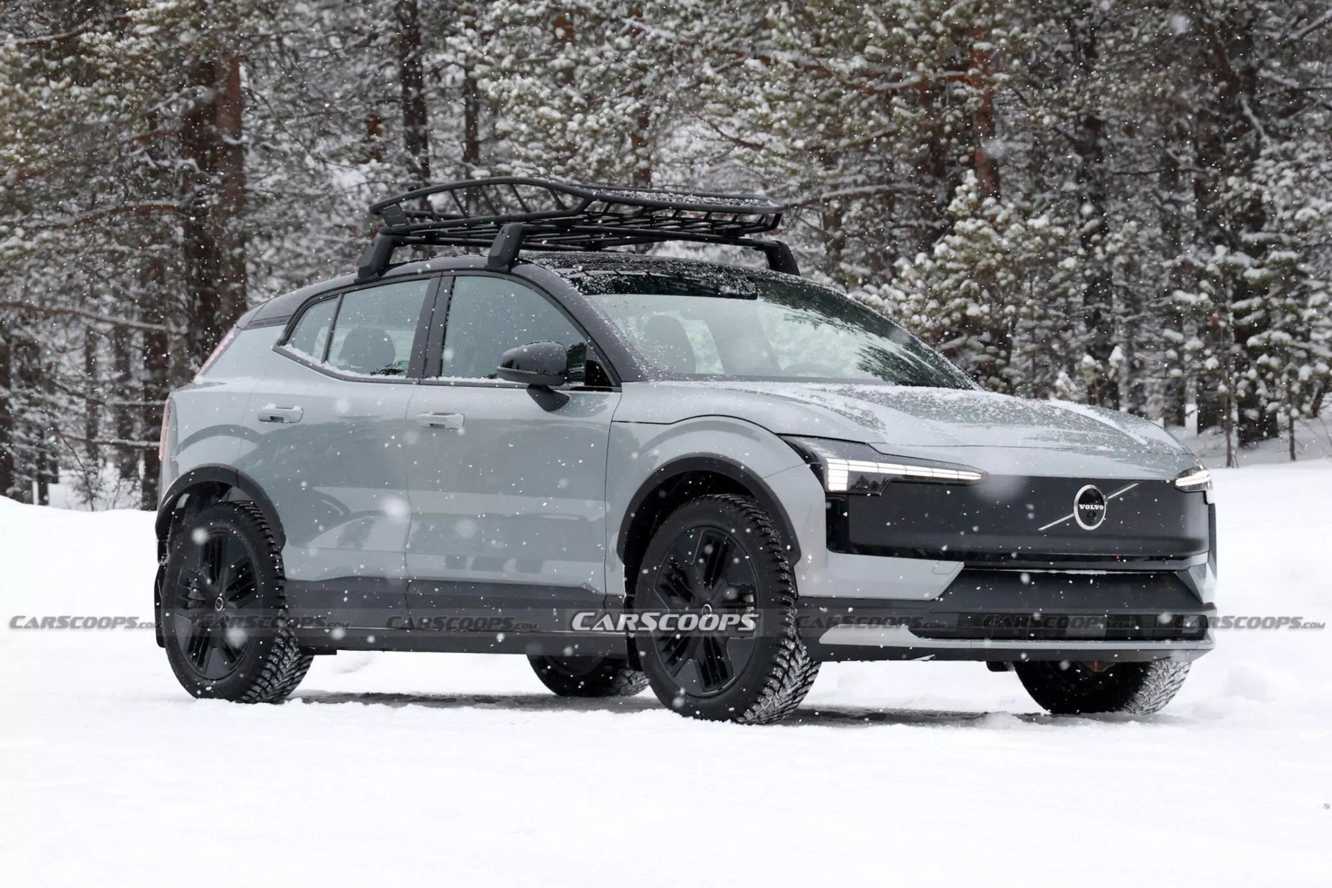 Volvo EX30 Cross Country pronta al debutto. Look off-road per l'avventura