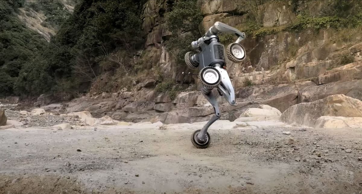 Lynx di Deep Robotics: il nuovo cane robot da 17.000 euro sfida ogni ...