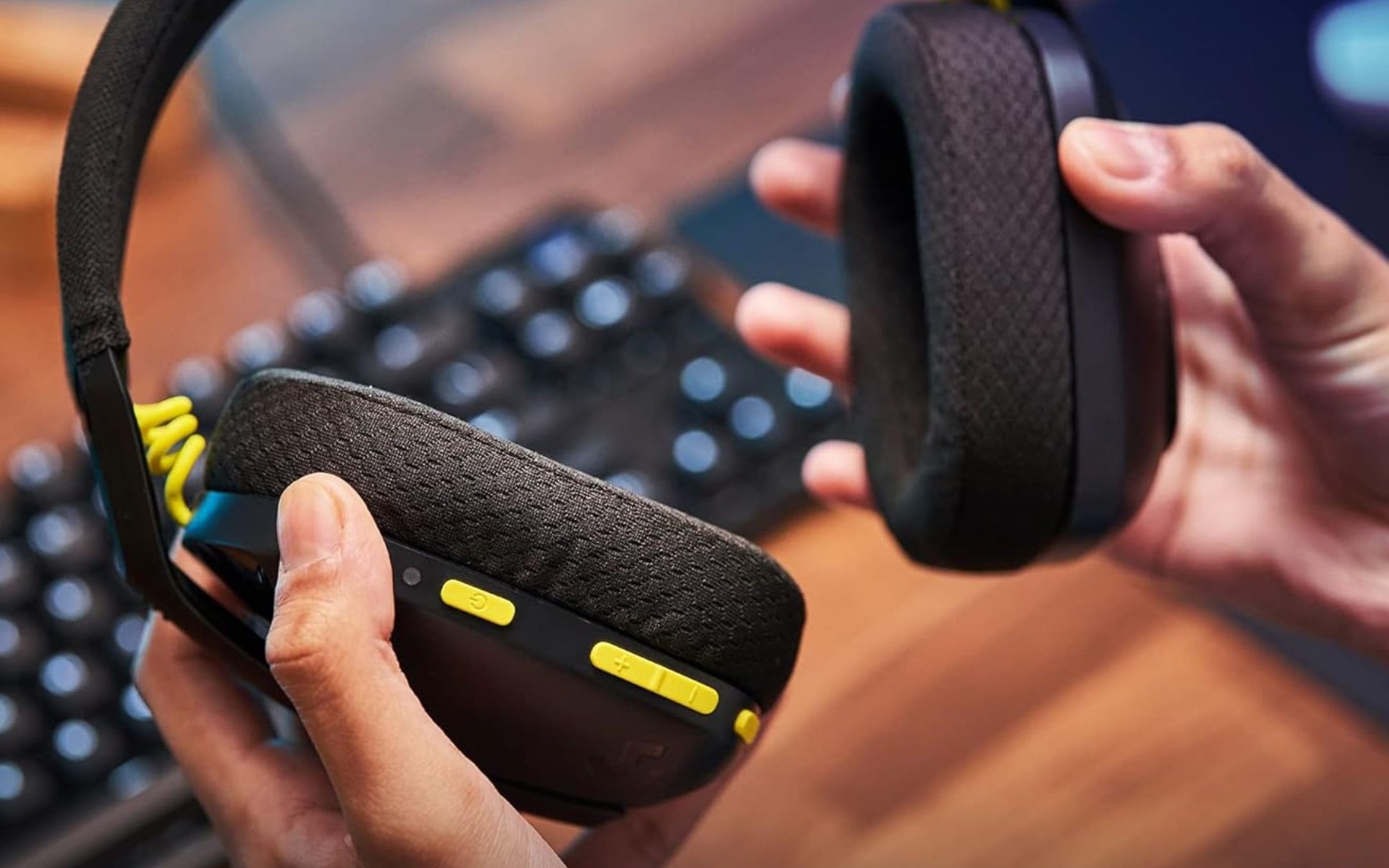 Con le Offerte di Primavera Amazon le cuffie Logitech G435 Lightspeed ...