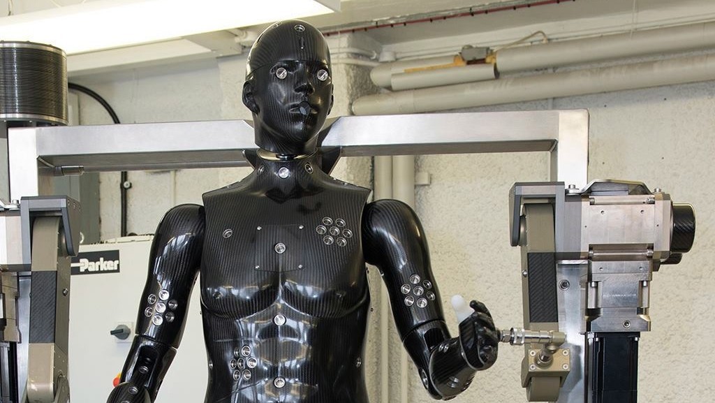 Porton Man: il robot che metterà alla prova le tute chimiche USA | Video
