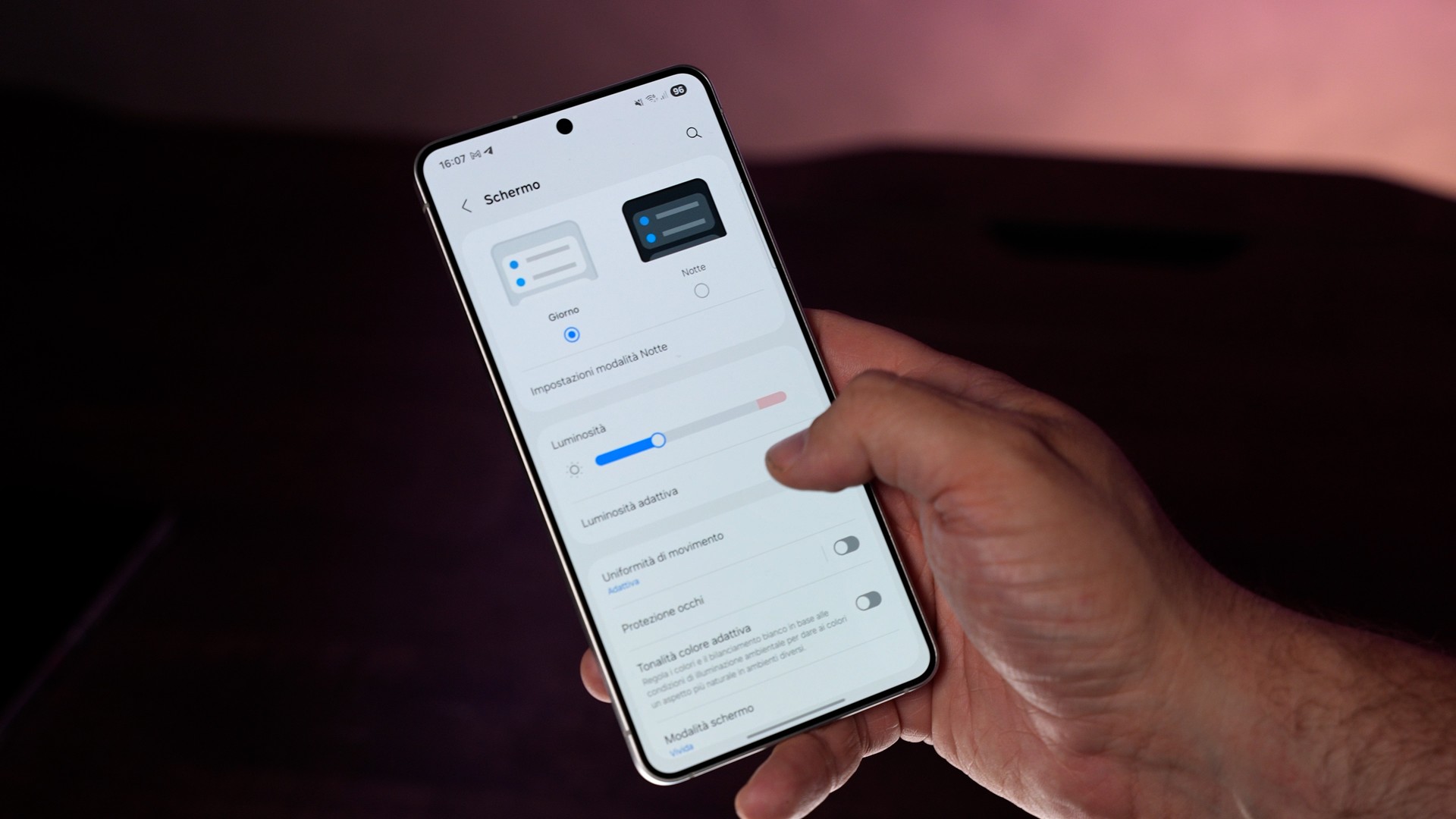 Samsung Galaxy S26: addio al modello Plus, ma poche sorprese per i display