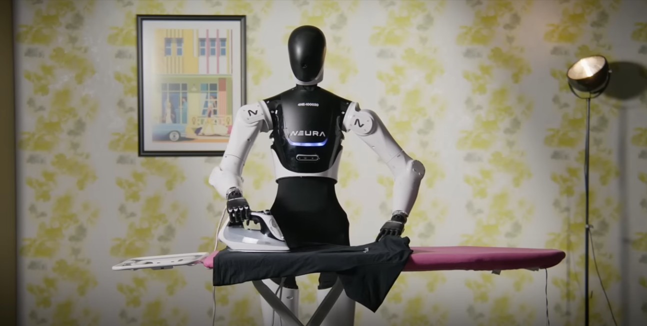 Il robot umanoide che stira e serve da bere è quasi realtà | Video