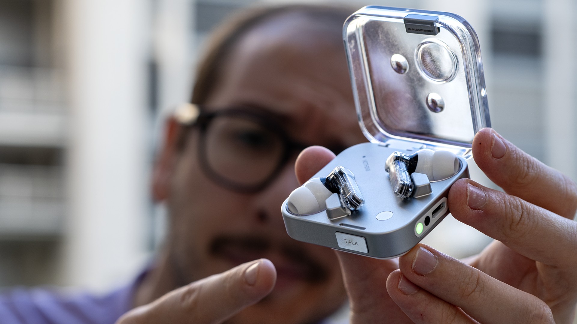 Recensione Nothing Ear (3): ora si parla (anche) tramite la custodia con i SuperMic