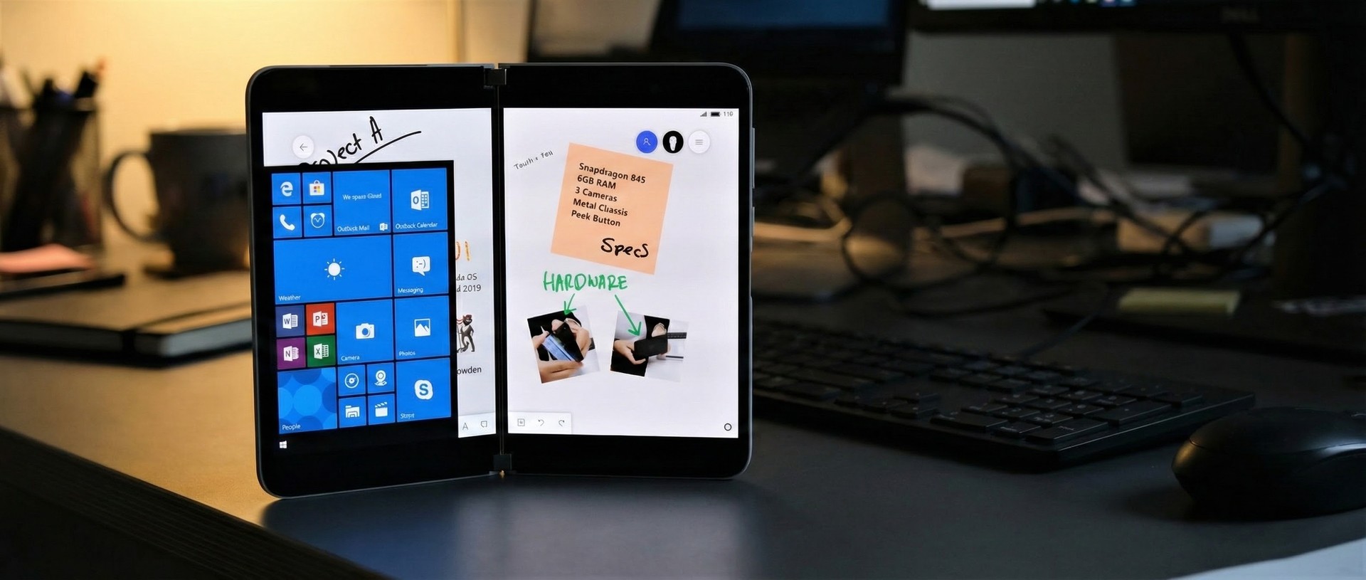 Surface Duo con Andromeda OS: il pieghevole di Microsoft sarebbe stato così