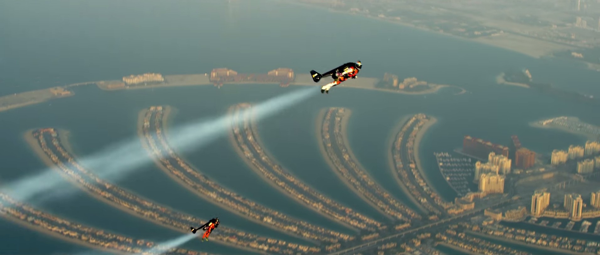 Sopra Dubai con il Jetpack, il volo spettacolare in 4K