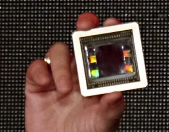 AMD Fiji appare ufficialmente in foto, il lancio è fissato per il 16 Giugno