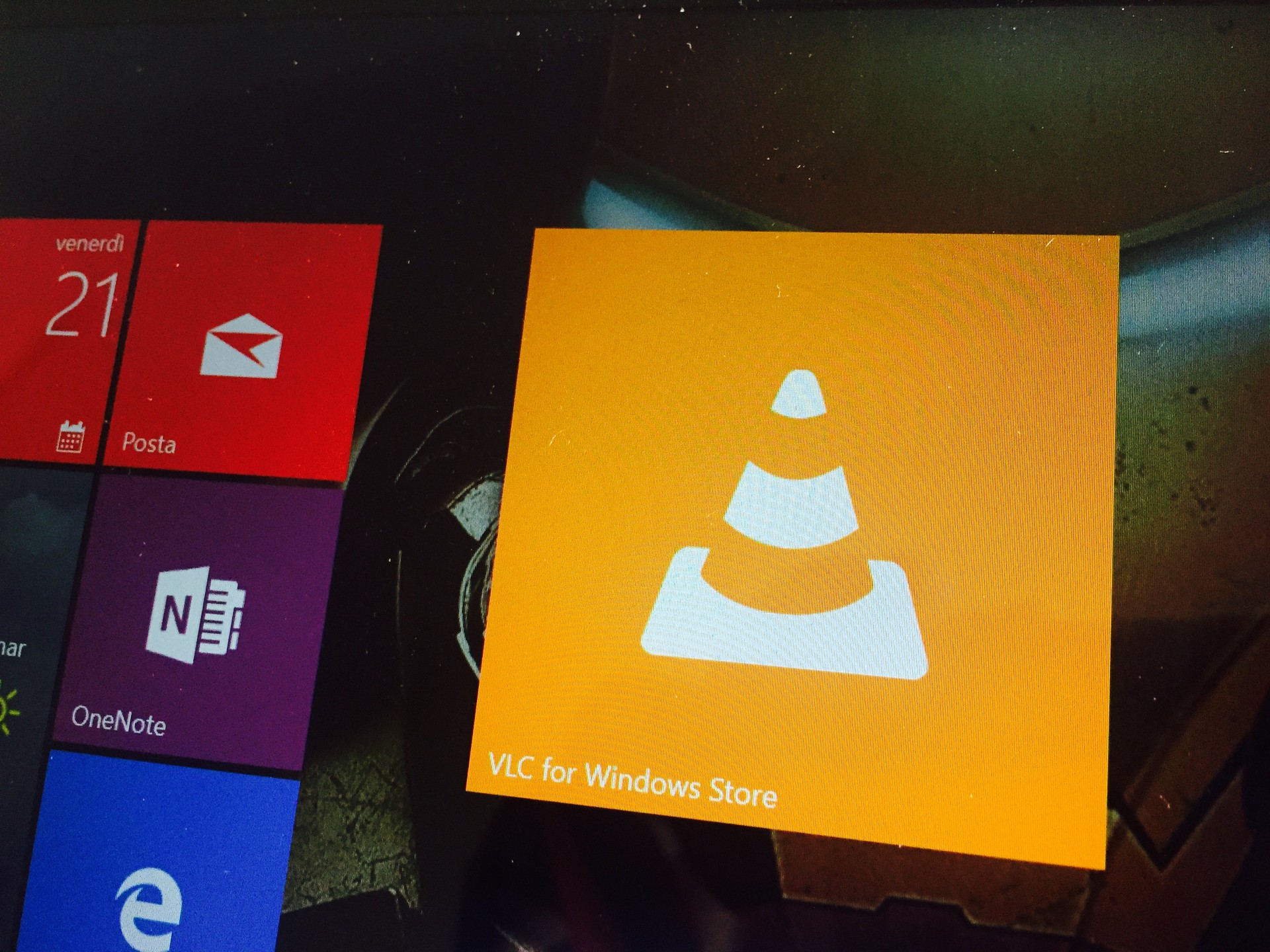 VLC UWP si mostra in azione su Microsoft Hololens | Video