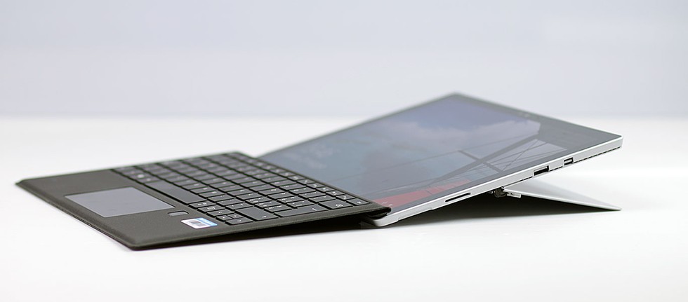 Microsoft migliora la stabilità della fotocamera di Surface Pro 4 e Book