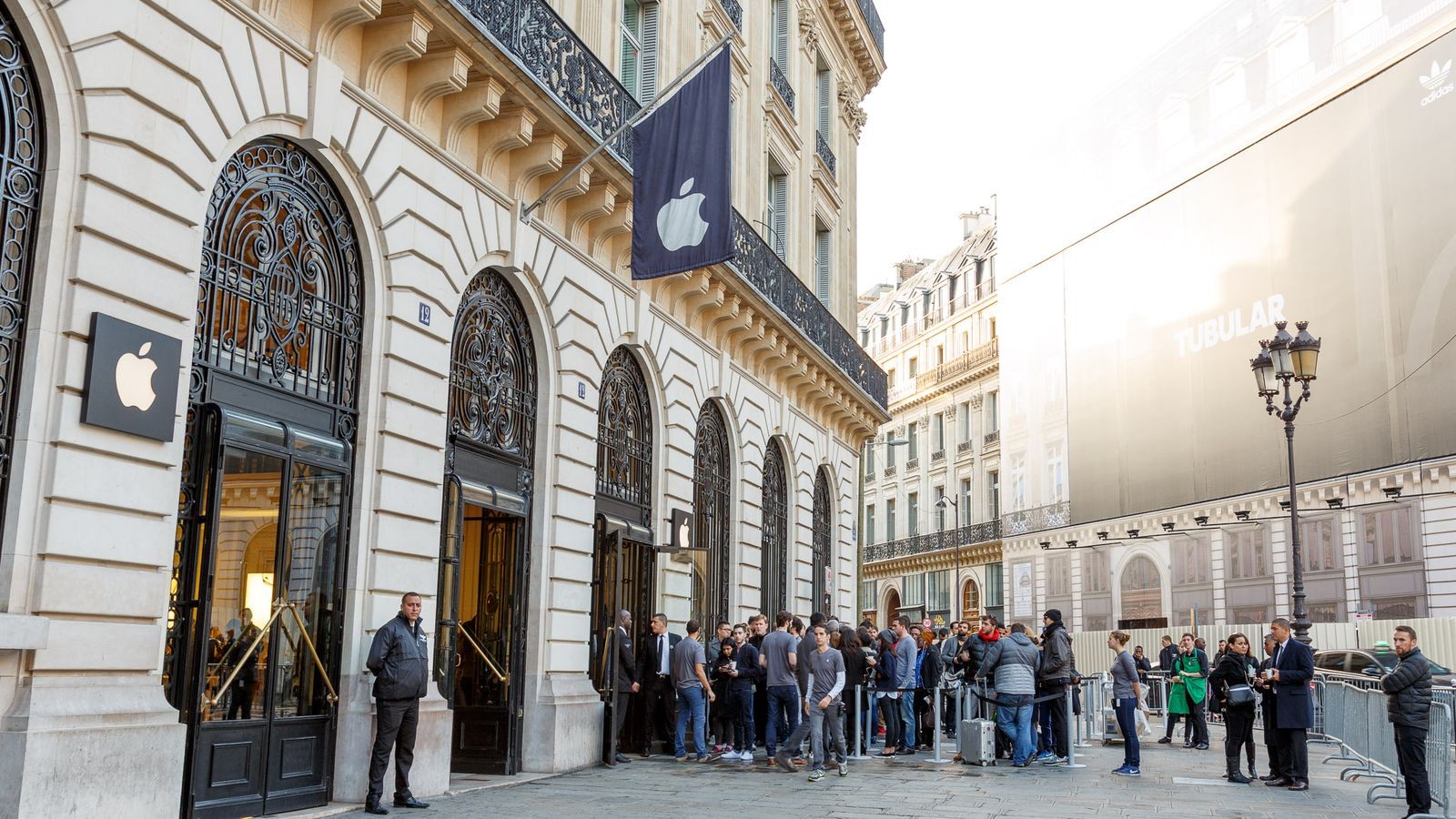 Le due facce di Apple: crollo delle vendite di iPhone e profitti alle ...