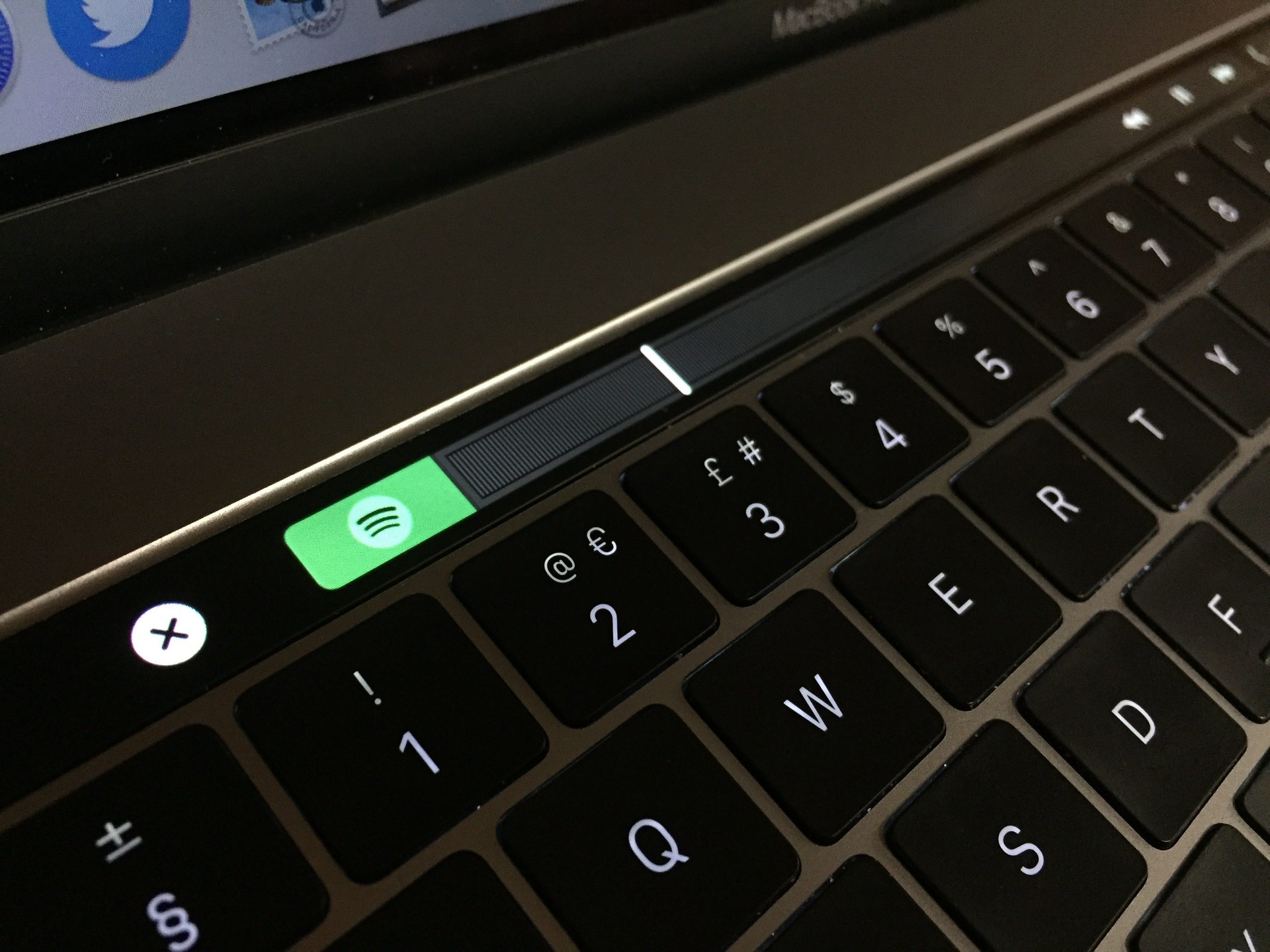 Il primo MacBook Pro con Touch Bar diventa vintage dal 31 luglio | Elenco
