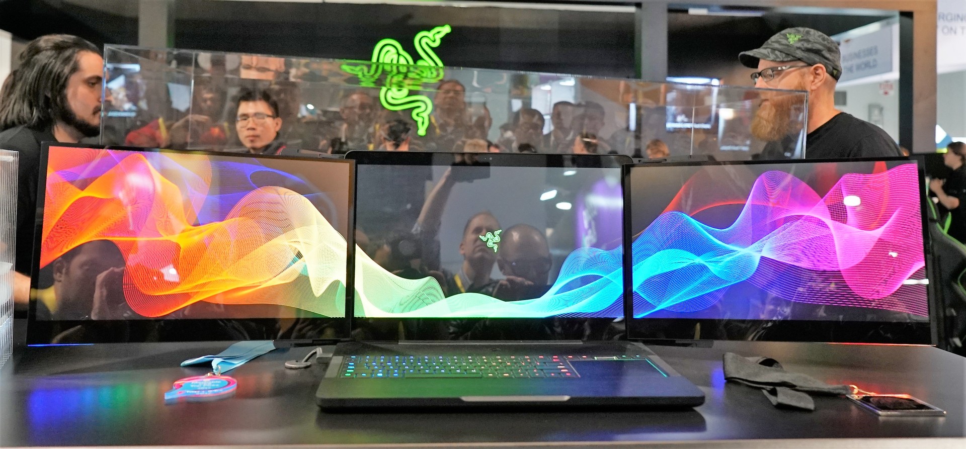 Razer Project Valerie: notebook gaming con 3 monitor 4K | Anteprima CES ...