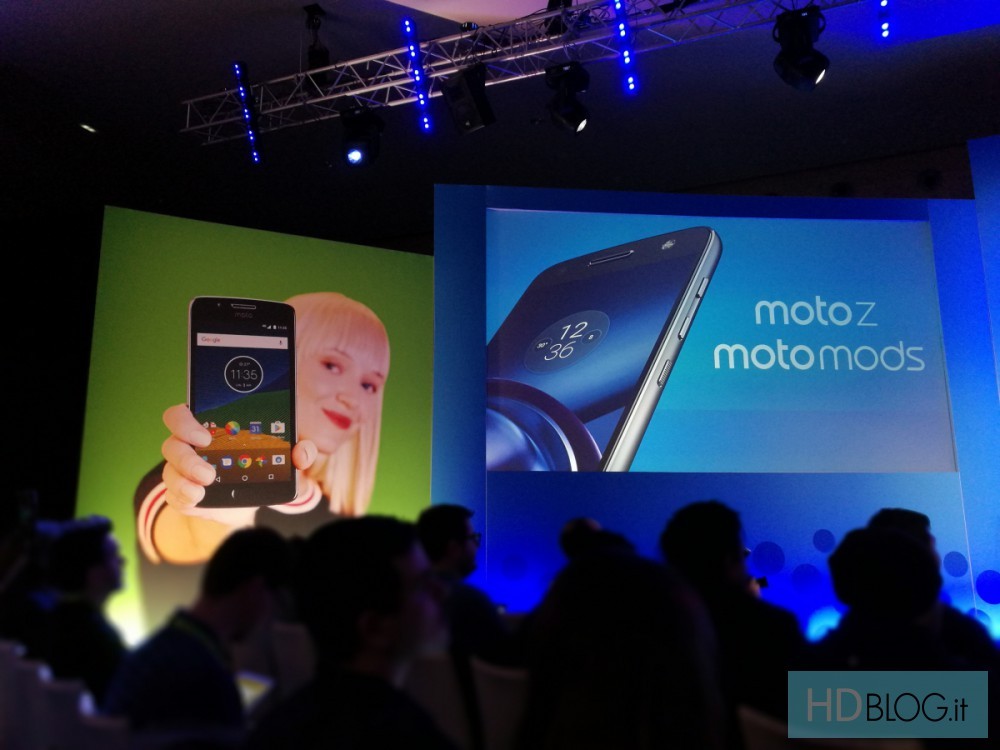 Ecco i nuovi Moto Mods uno dei quali con Alexa di Amazon | MWC 2017