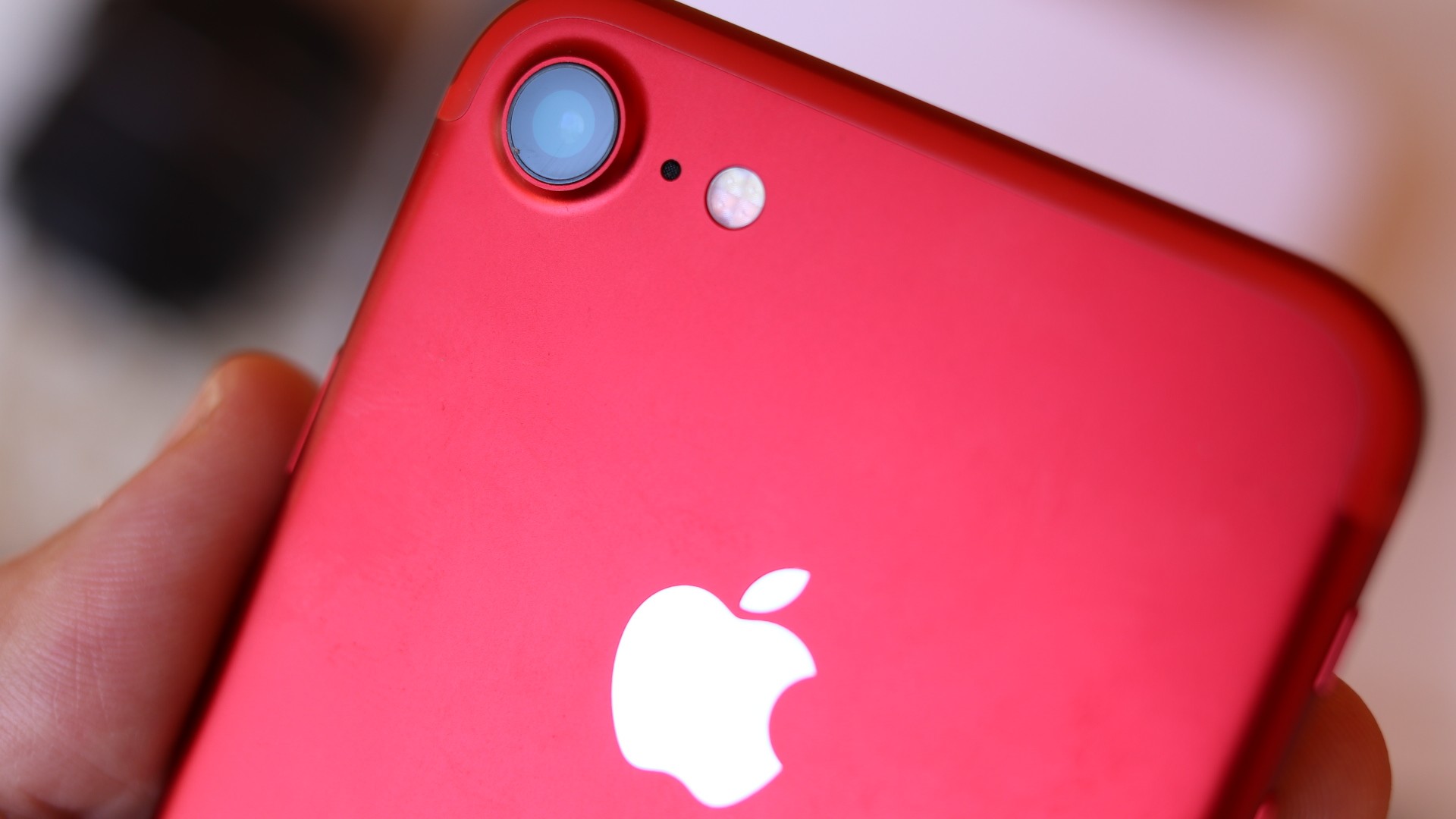 iPhone 7s: spessore leggermente maggiore per via del retro in vetro