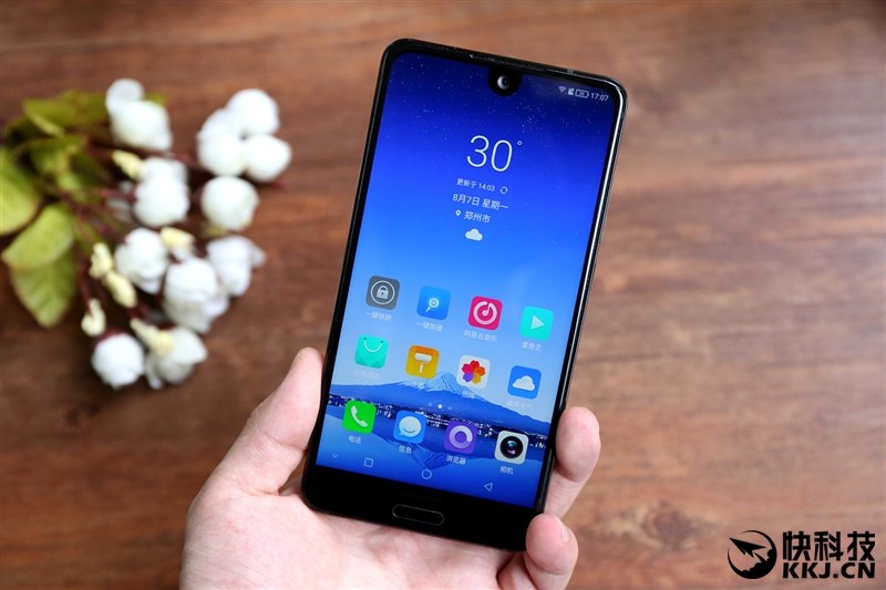 Sharp Aquos S2 ufficiale: 5.5", Snapdragon 660 e 6/128GB di memoria