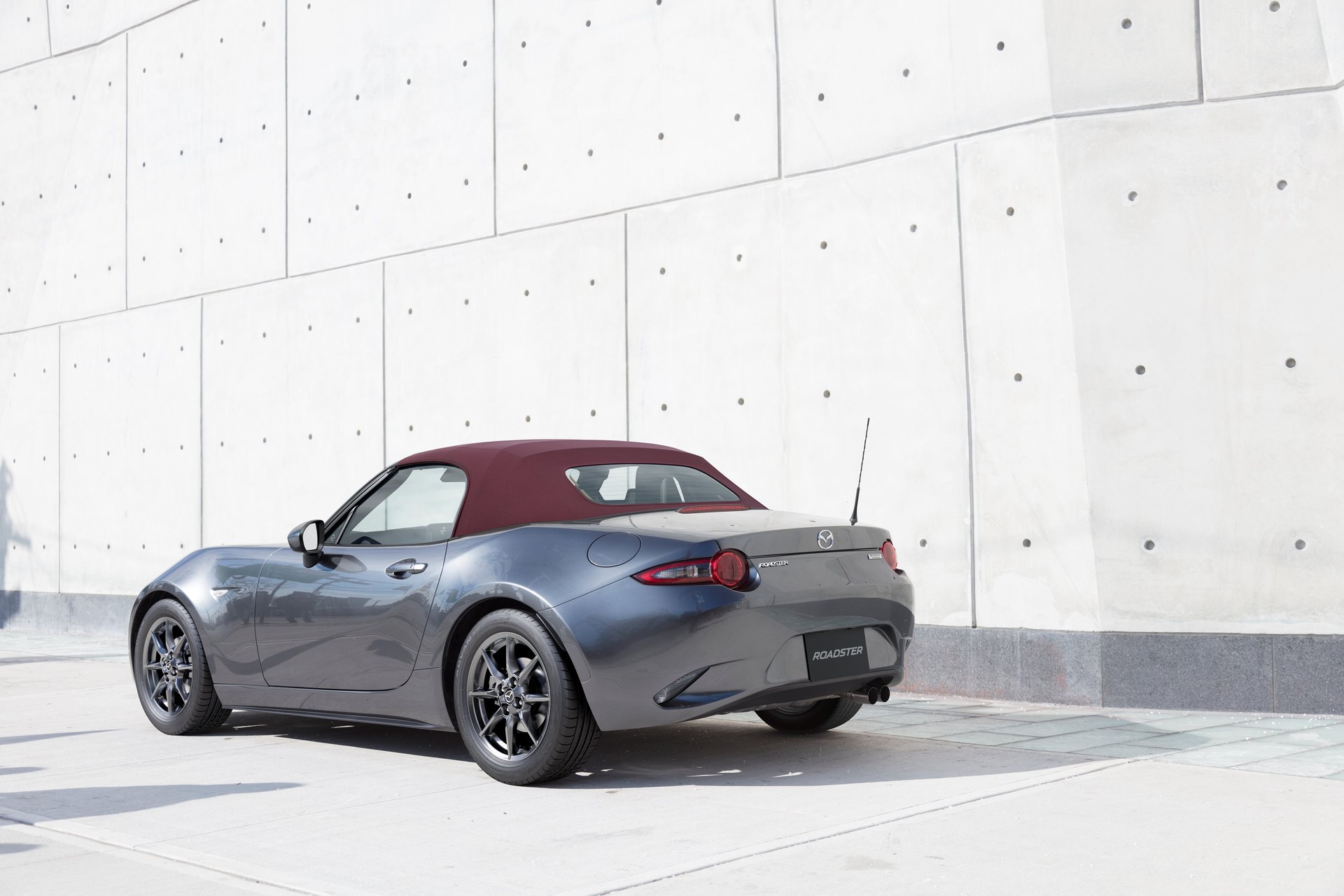 Mazda MX-5: Cherry Edition e fari matrix LED per il 2018