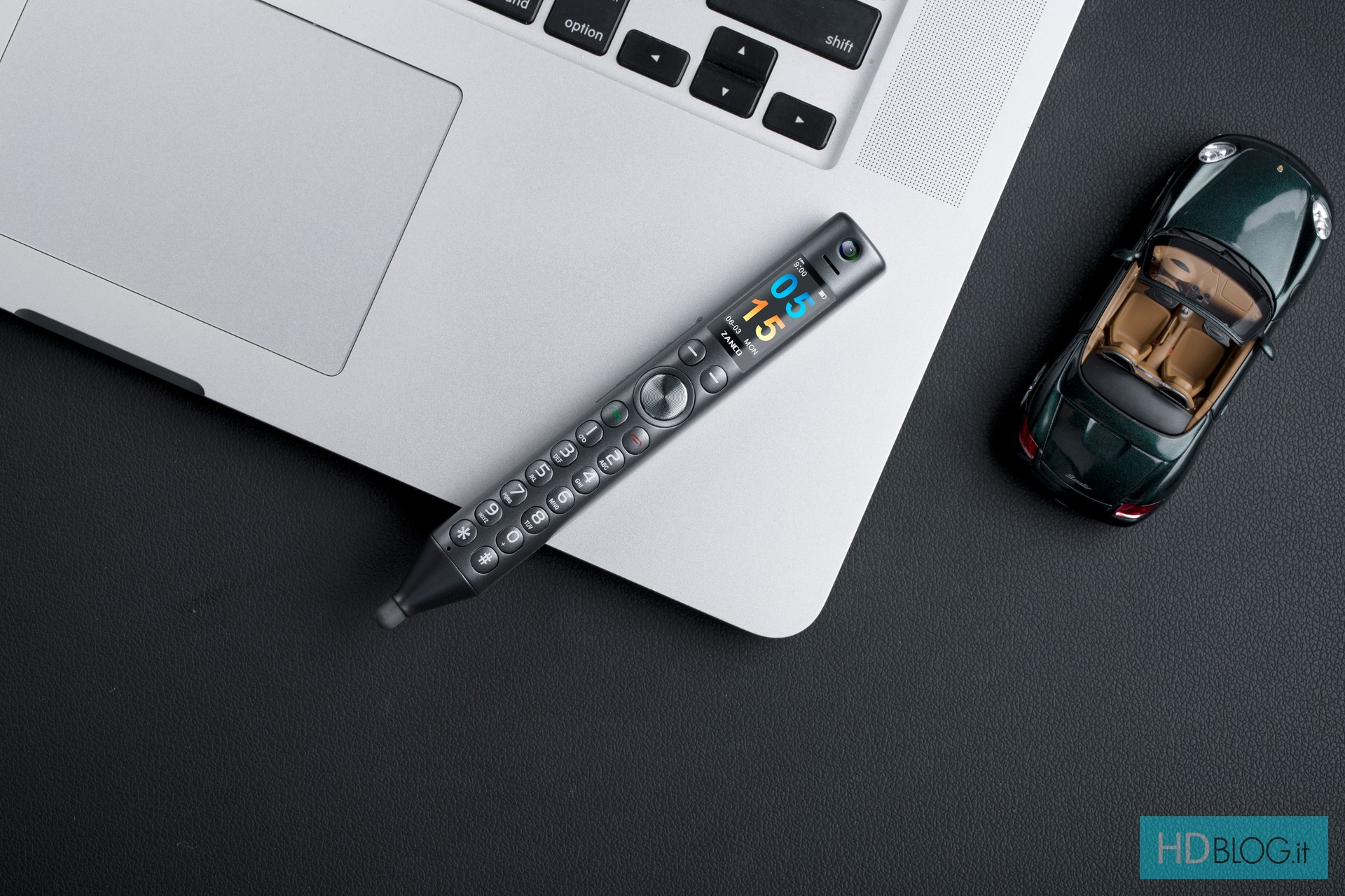 Zanco S-Pen è un telefono completo a forma di penna... o di termometro