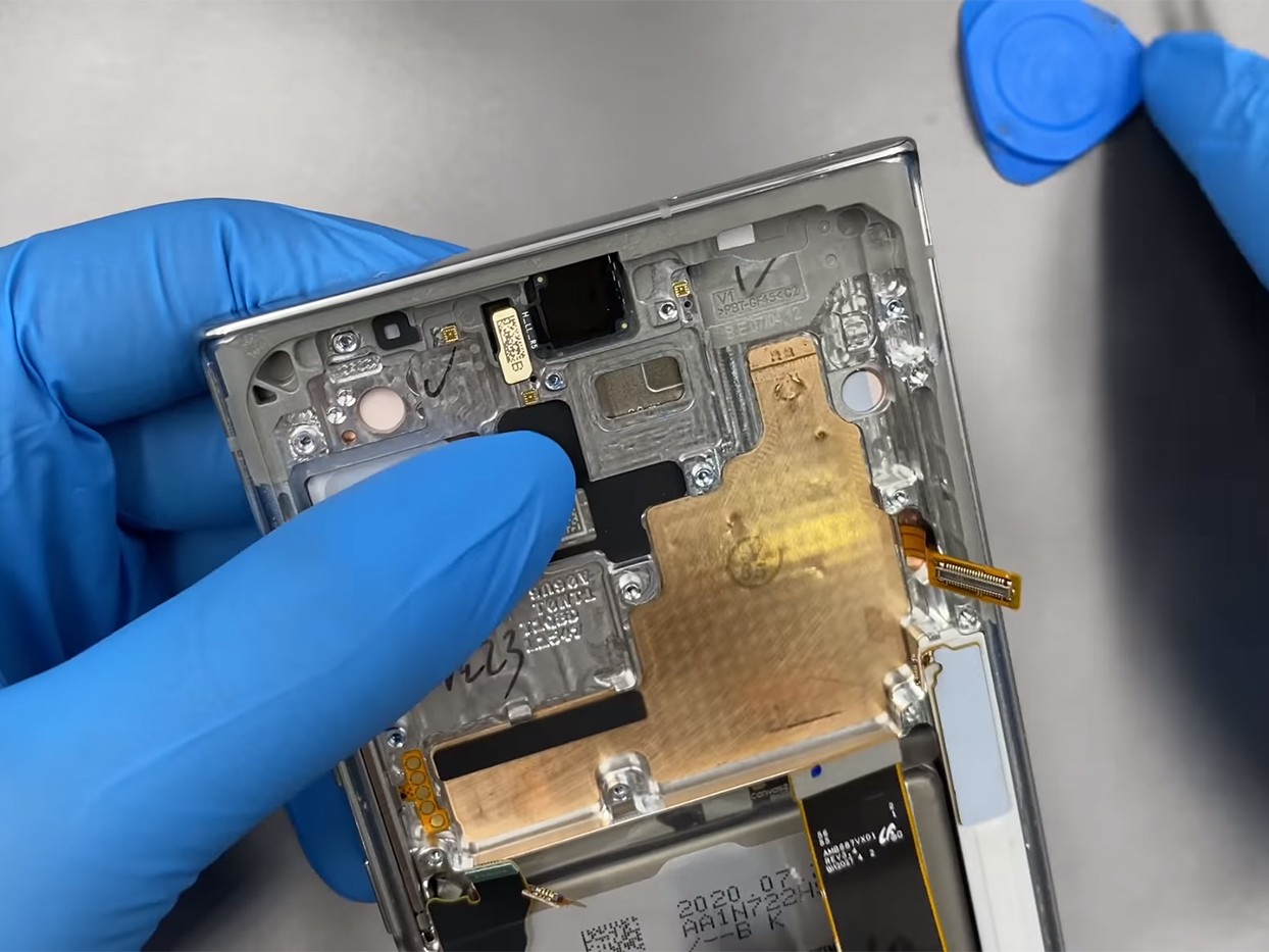 Note 20 Ultra, i due dissipatori si equivalgono. I SoC,invece...