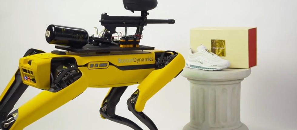 Il robocane Spot spara palle (di colore). E se fossero proiettili veri?