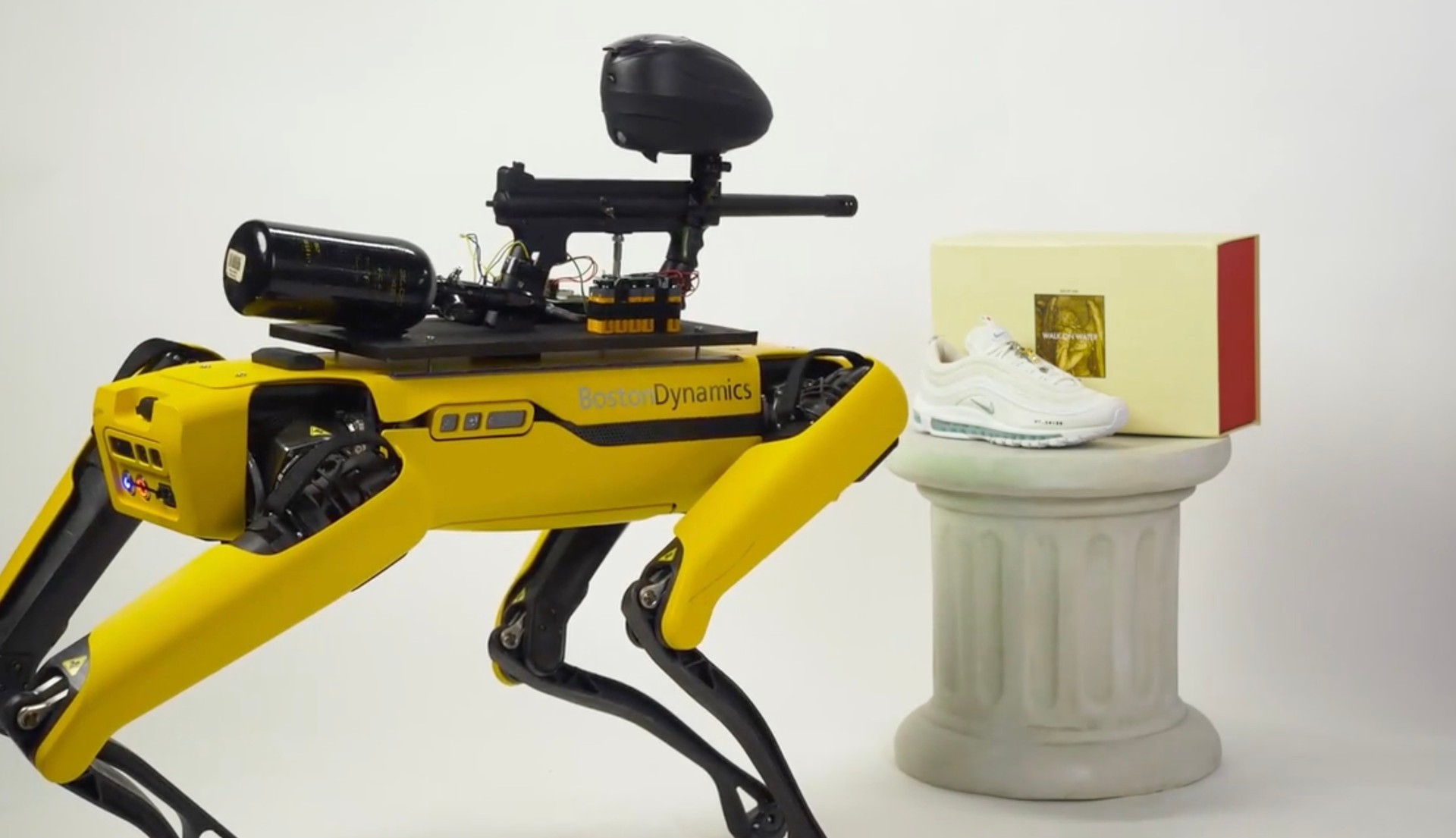 Il robocane Spot spara palle (di colore). E se fossero proiettili veri?