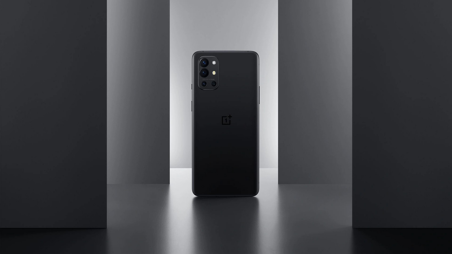 OnePlus 9R ufficiale: farà compagnia a 9 e 9 Pro, ma non in Italia