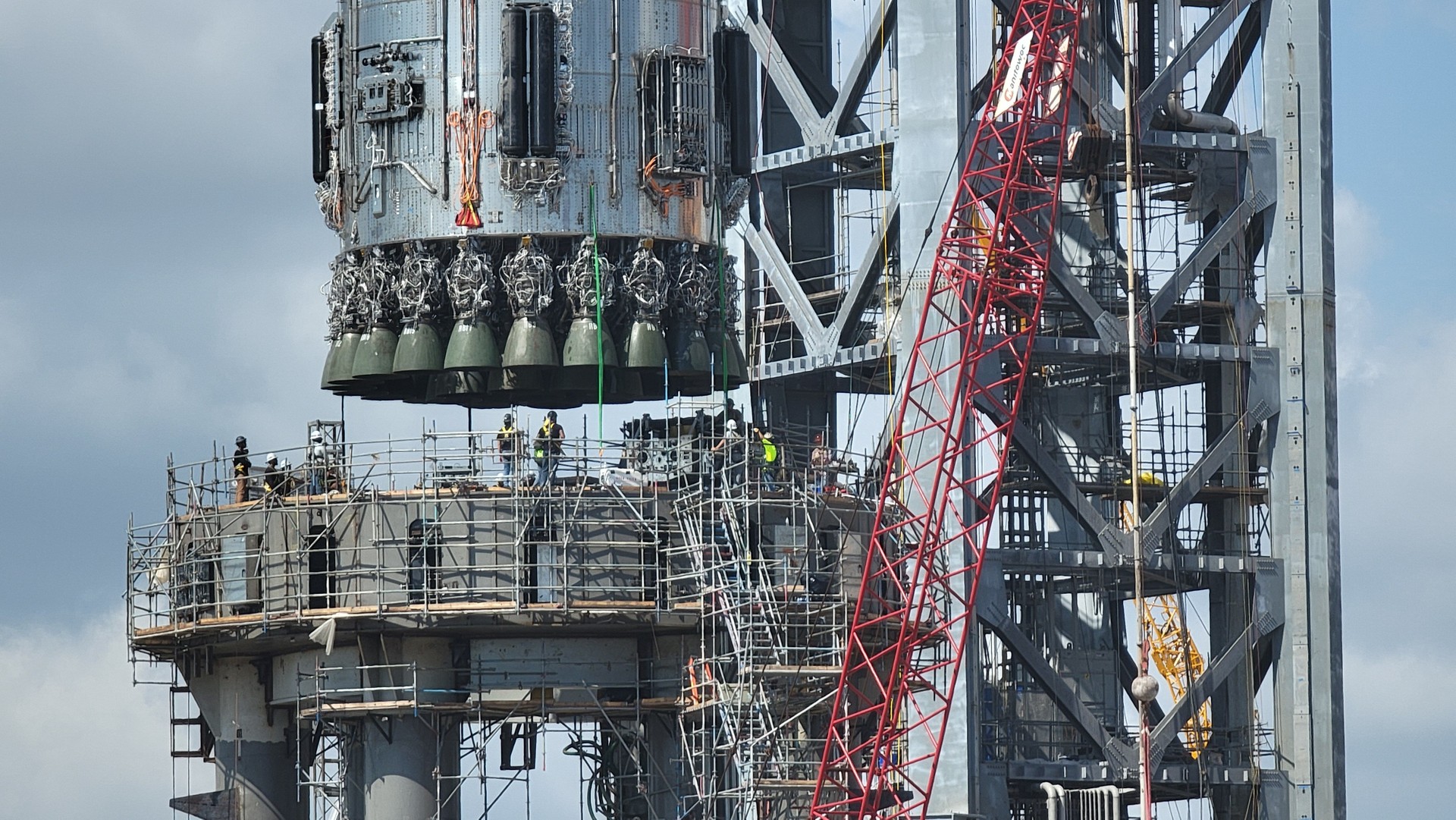 SpaceX Super Heavy, il booster B4 ritorna sul Launch Pad per gli ultimi ...